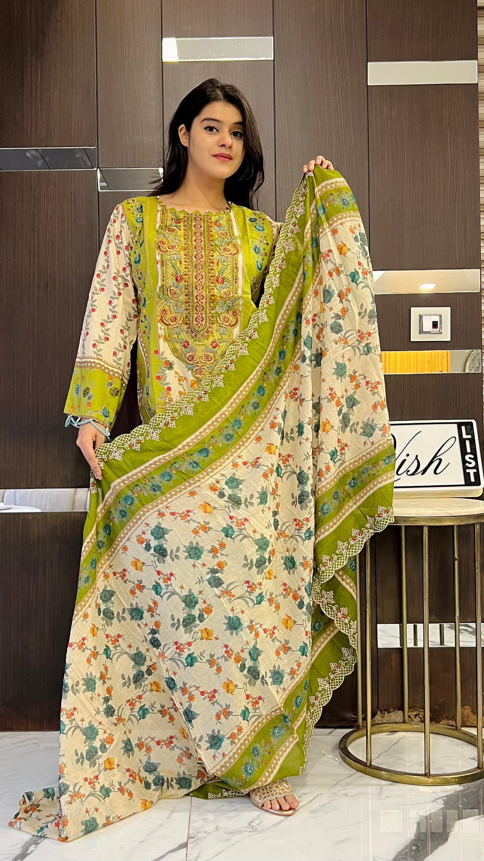 Afroze Pakistani Lawn Set LS 02 – Vishlist